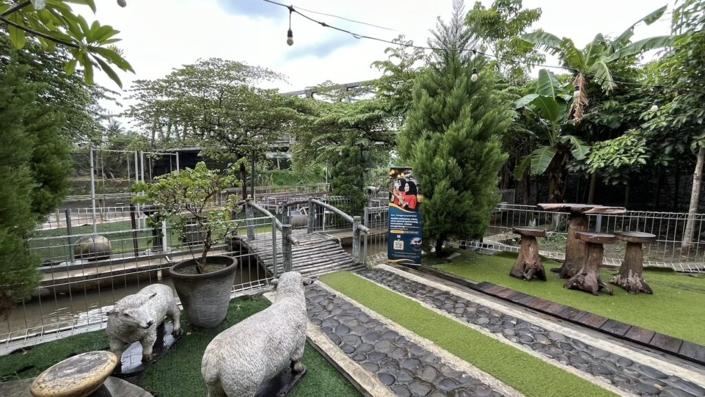 Raja Kosek Resto Mungkid Magelang — Arif Setiawan